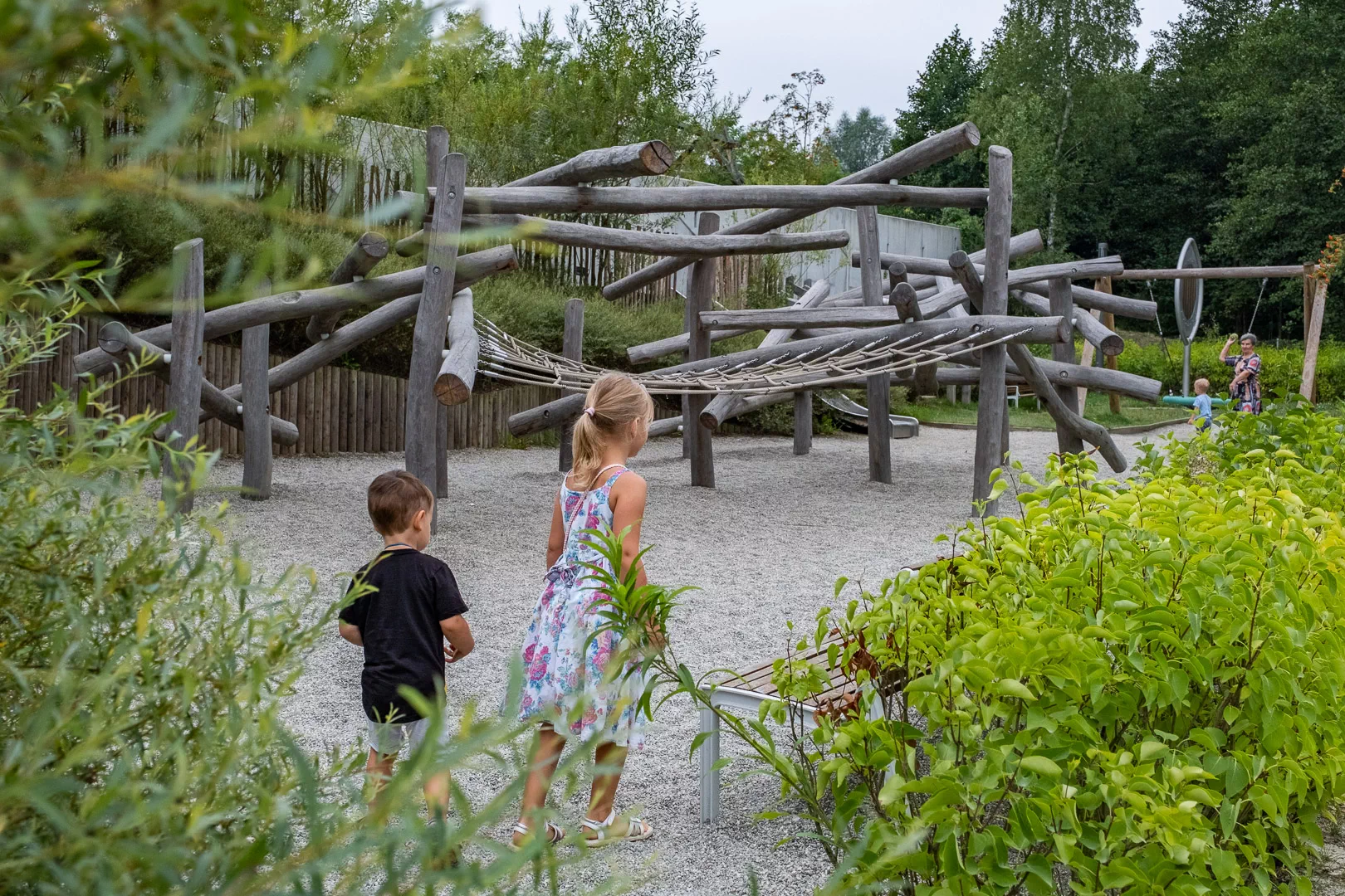 Park Reduta – a w nim wielopoziomowy plac zabaw dla dużych i małych ...